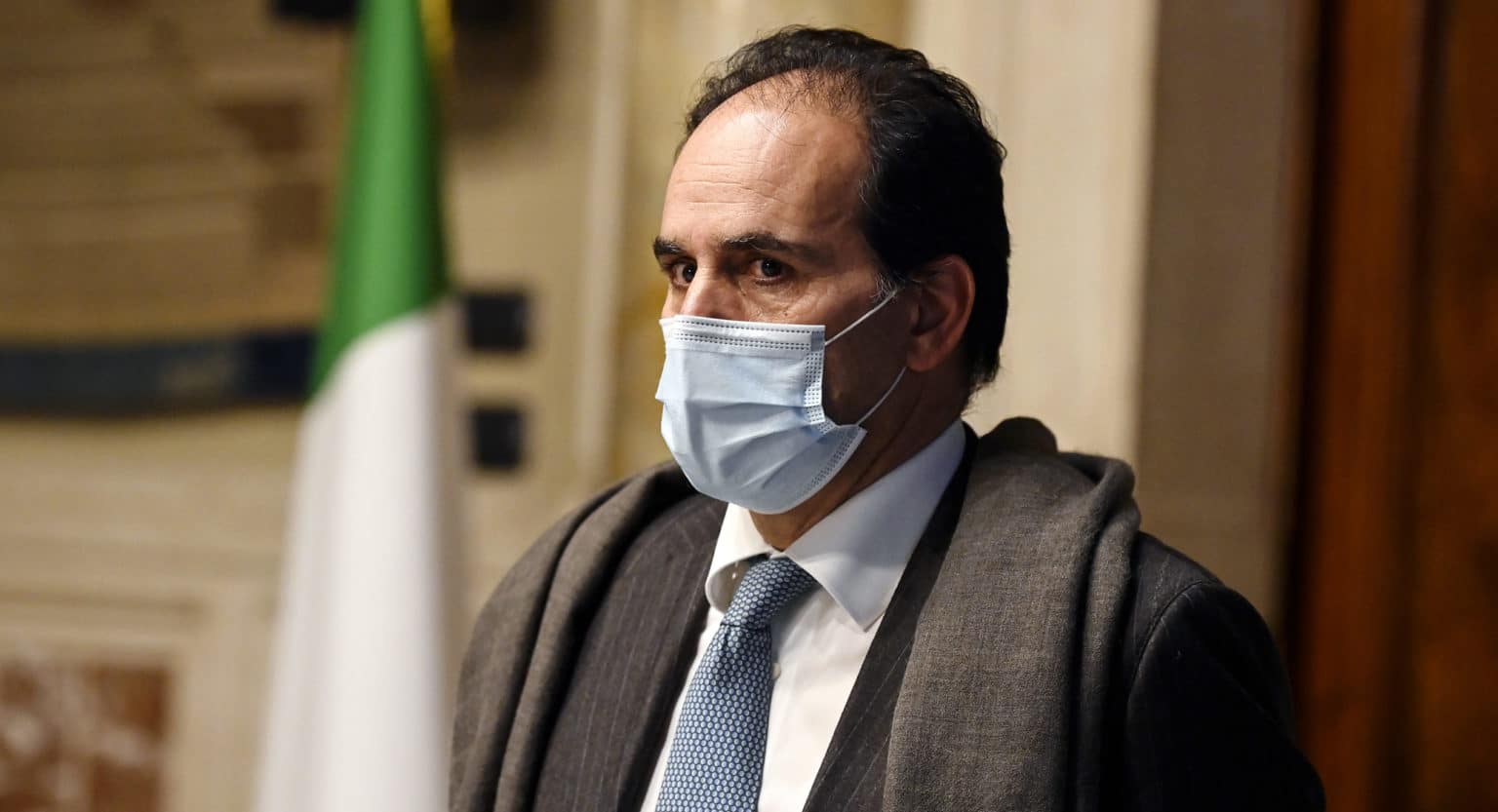 Essere Marcucci - Left